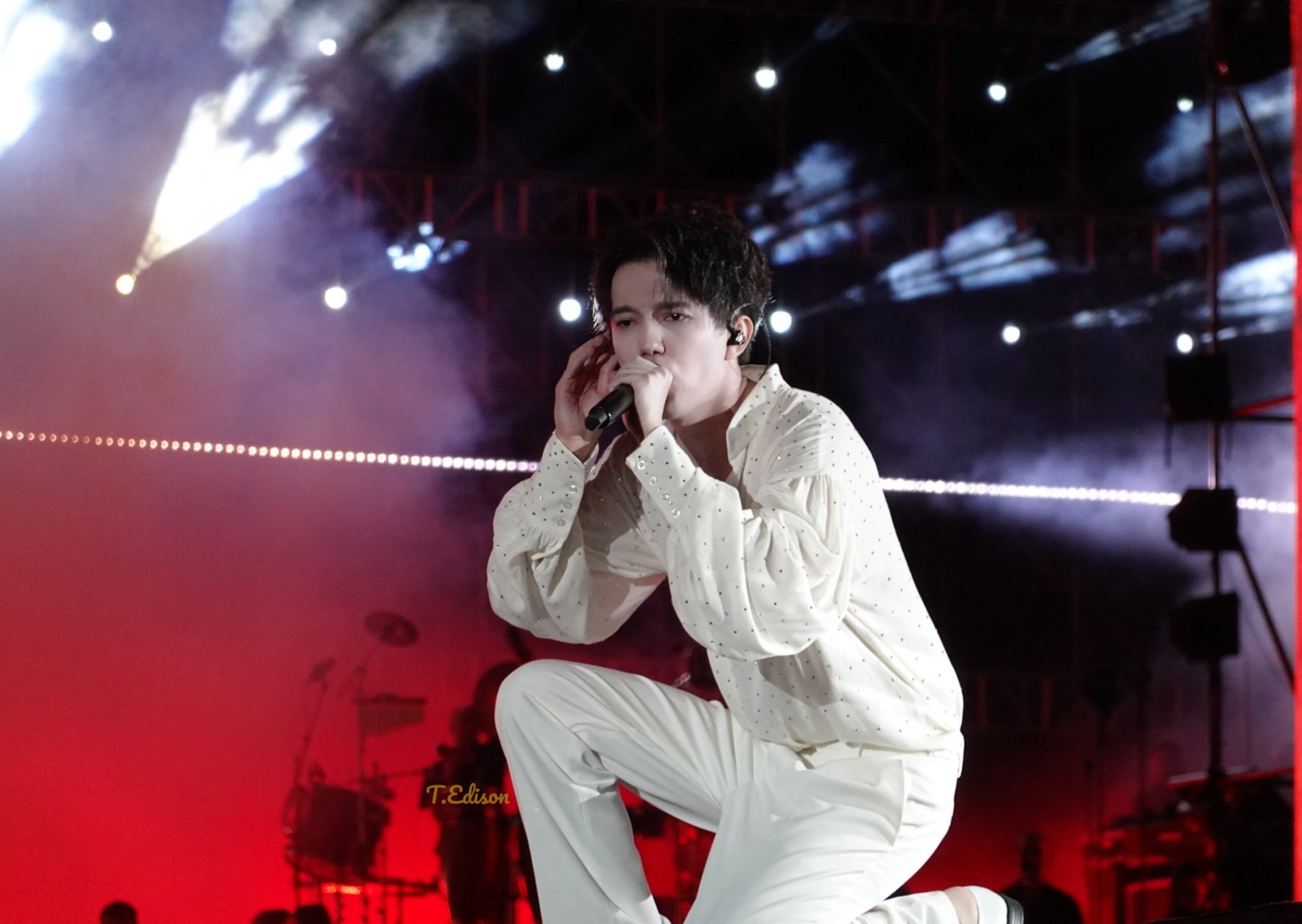 Dimash Qudaibergen in Almaty. Stranger 2022 Dimash Universe